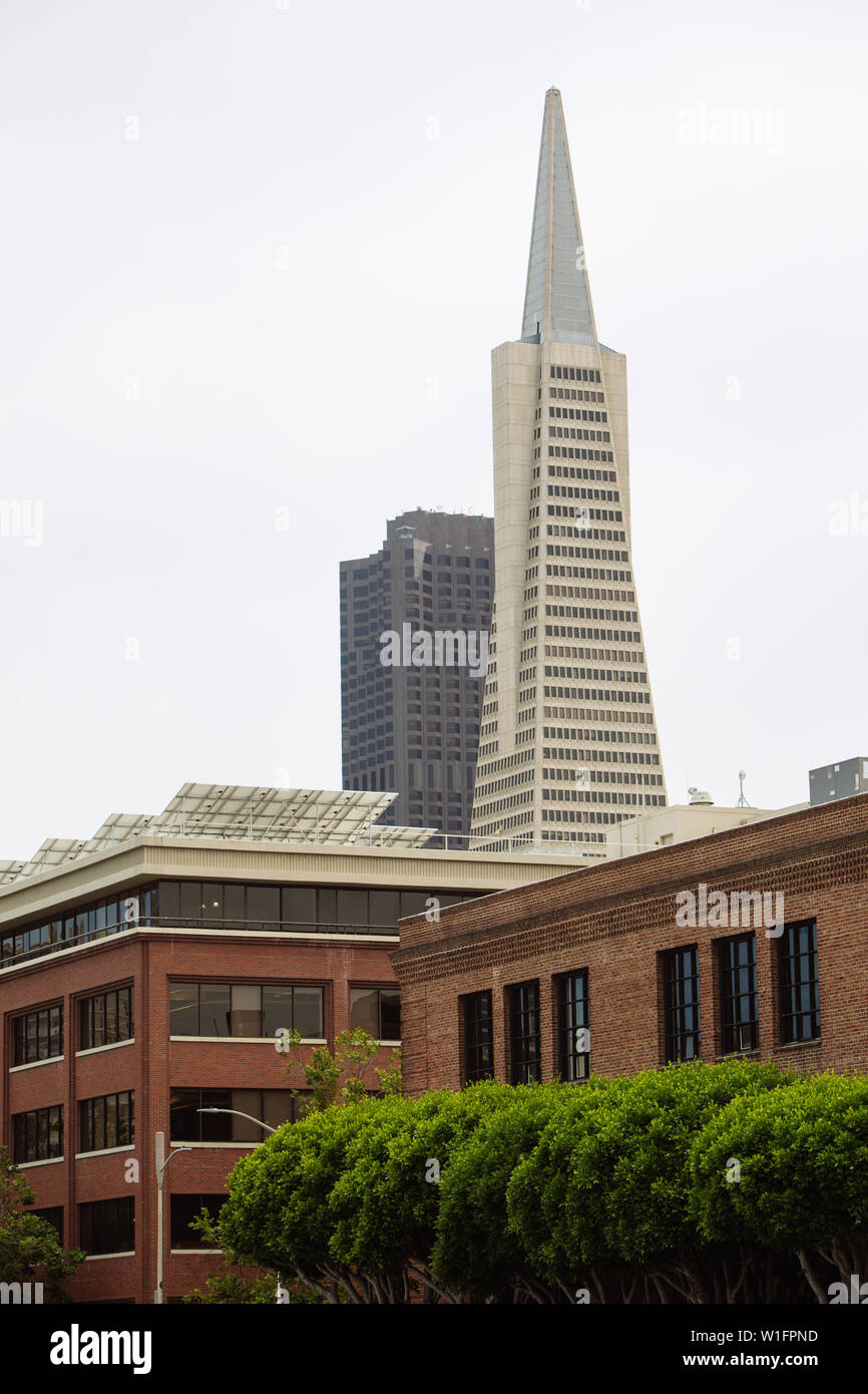 Pyramid building hi-res stock photography and images - Alamy