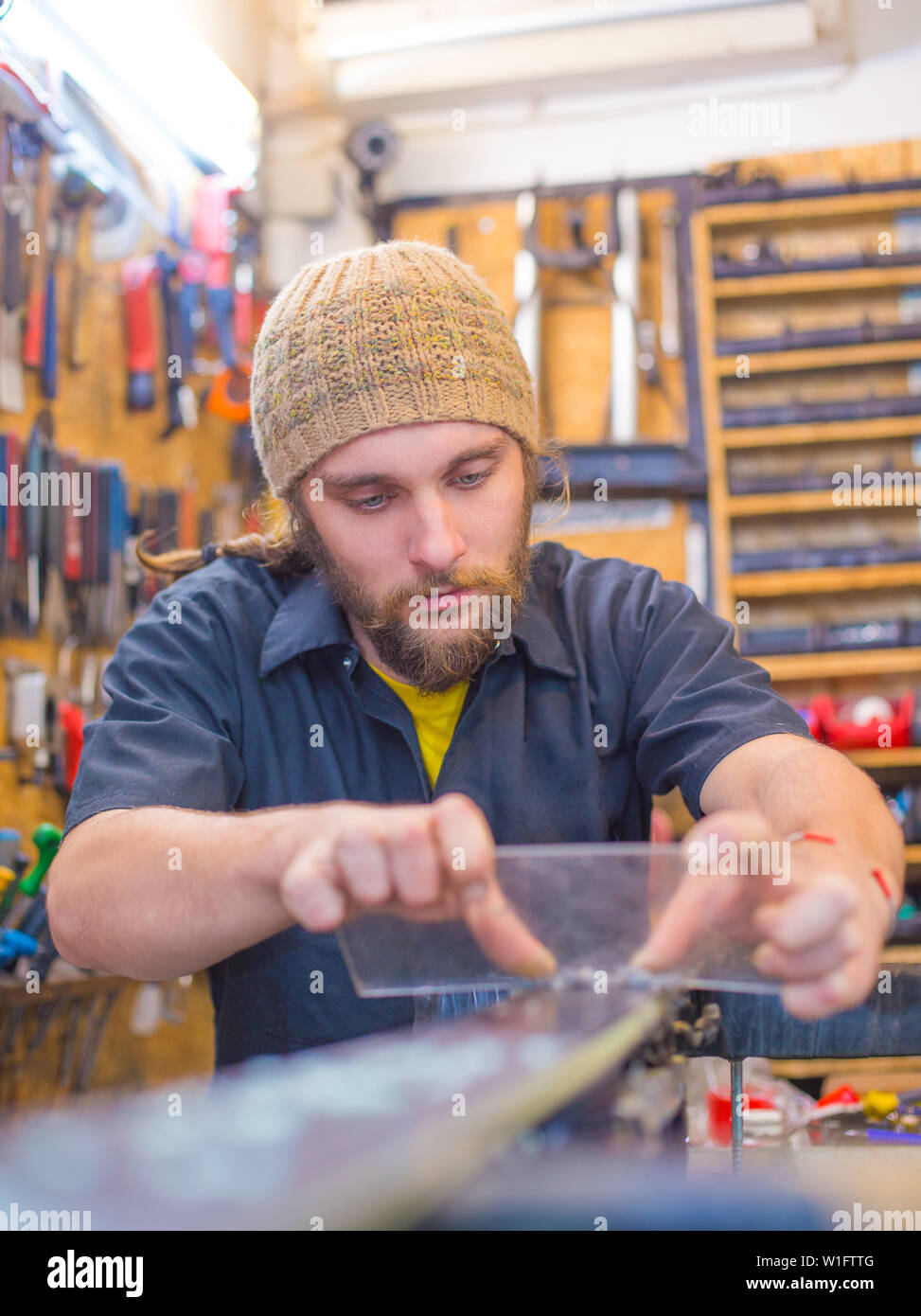 Doing Handicrafts Stock Photos & Doing Handicrafts Stock Images - Alamy