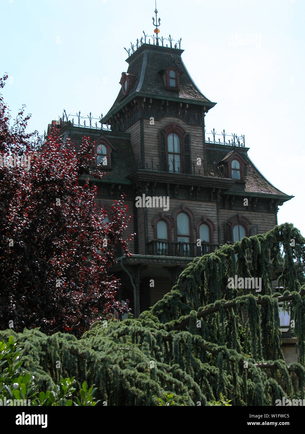 Spooky haunted house, called the Phantom Manor, Frontierland ...