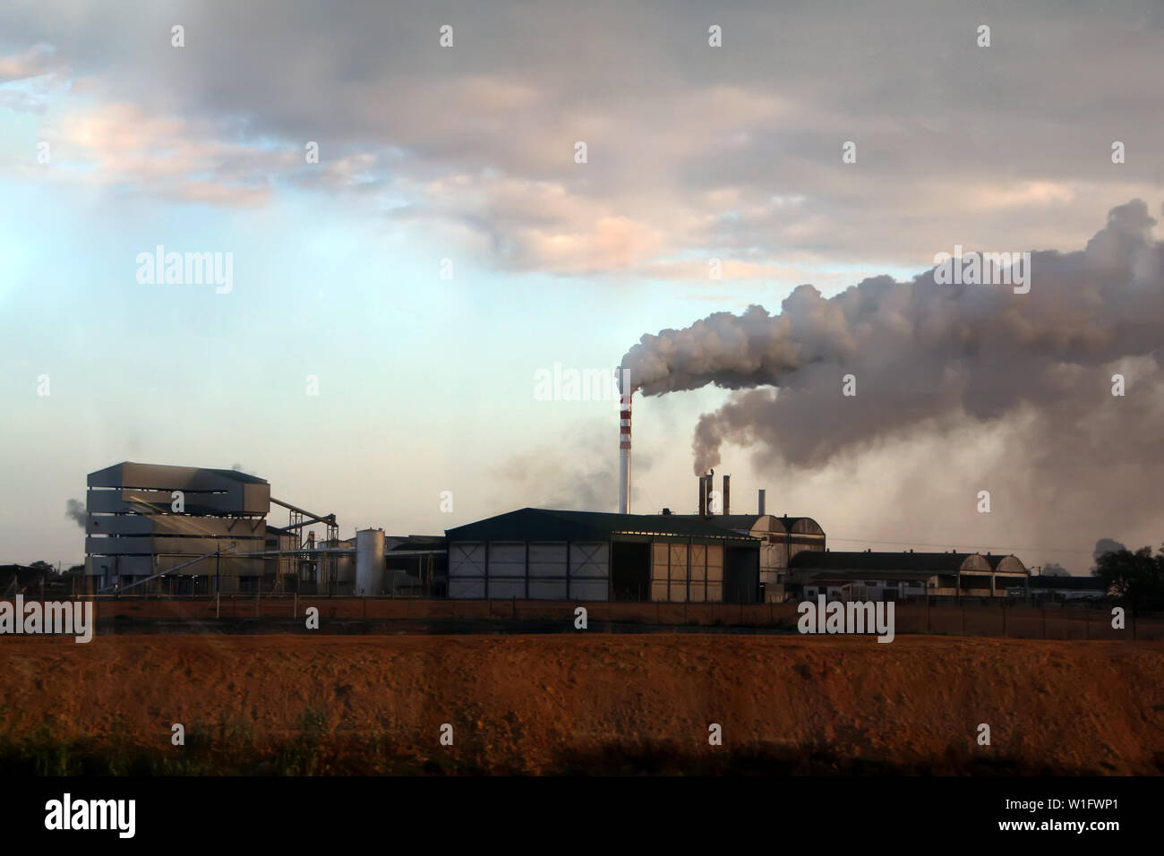 Power plant smoke releasing pollution hi-res stock photography and ...
