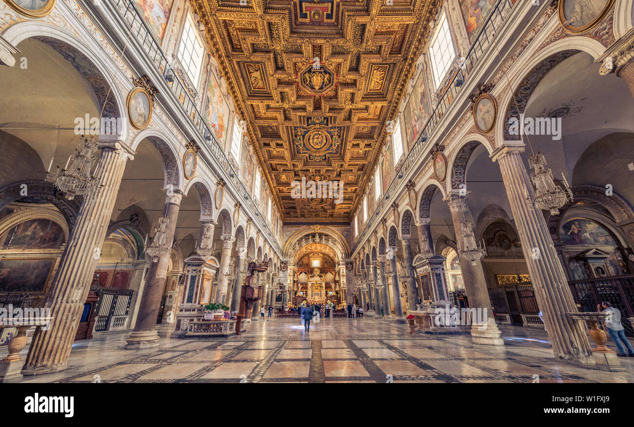 We are confronted in this image, again, with a typical church interior ...