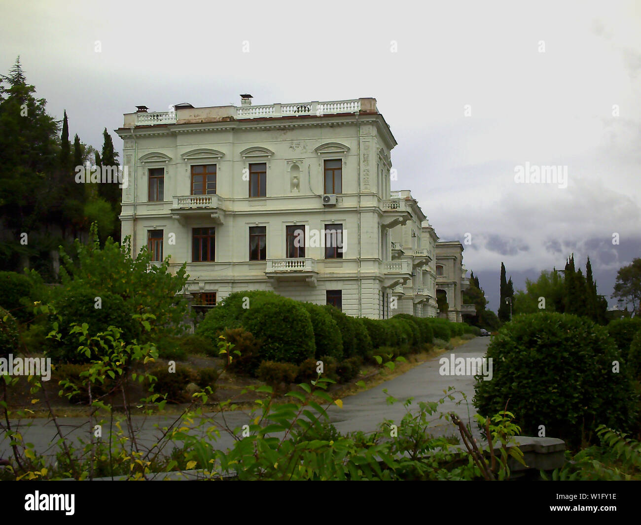Ukraine yalta livadia palace summer hi-res stock photography and images ...