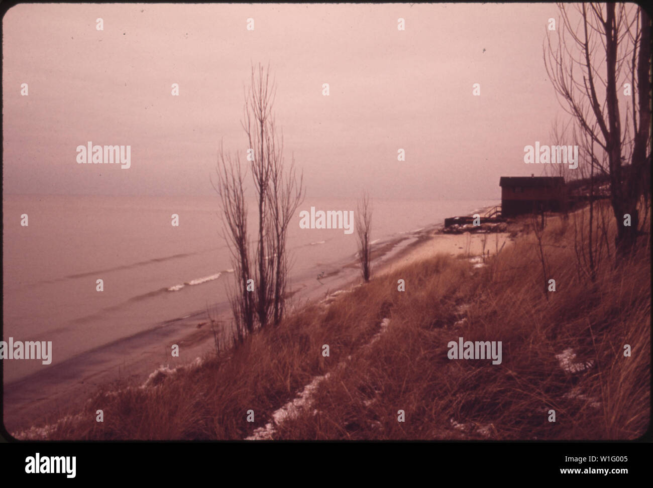 LONE HOUSE ON LAKE MICHIGAN SHORE Stock Photo - Alamy