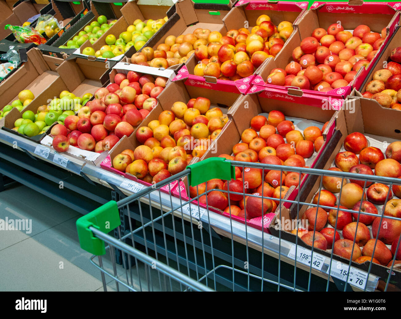 Shopping for fruits and vegetables in a supermarket Stock Photo - Alamy