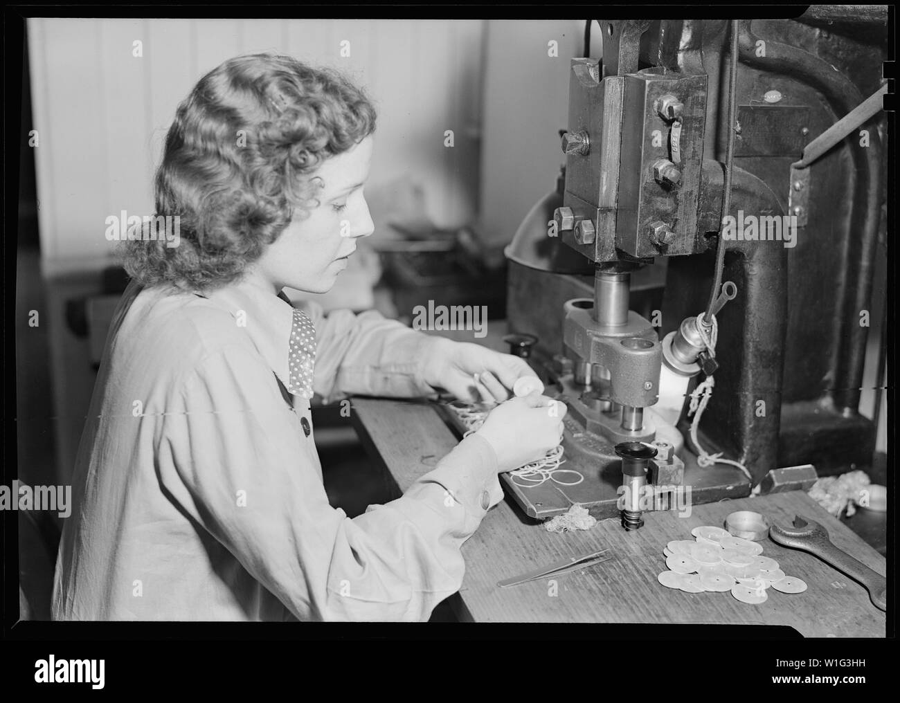 Lancaster, Pennsylvania - Hamilton Watch. Operation - shaving dial ...