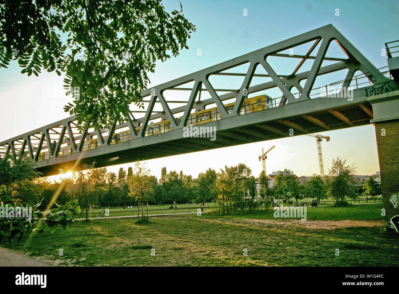 Clear skies over a park hi-res stock photography and images - Alamy