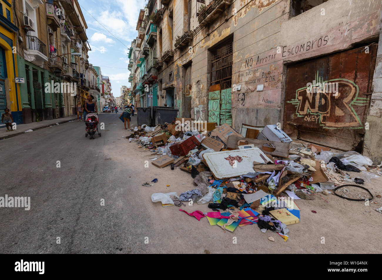 Cuban garbage hi-res stock photography and images - Alamy