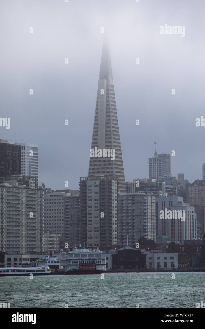 Transamerica pyramid building hi-res stock photography and images - Alamy