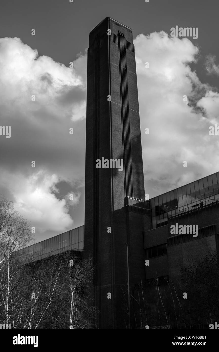 Dark architecture hi-res stock photography and images - Alamy