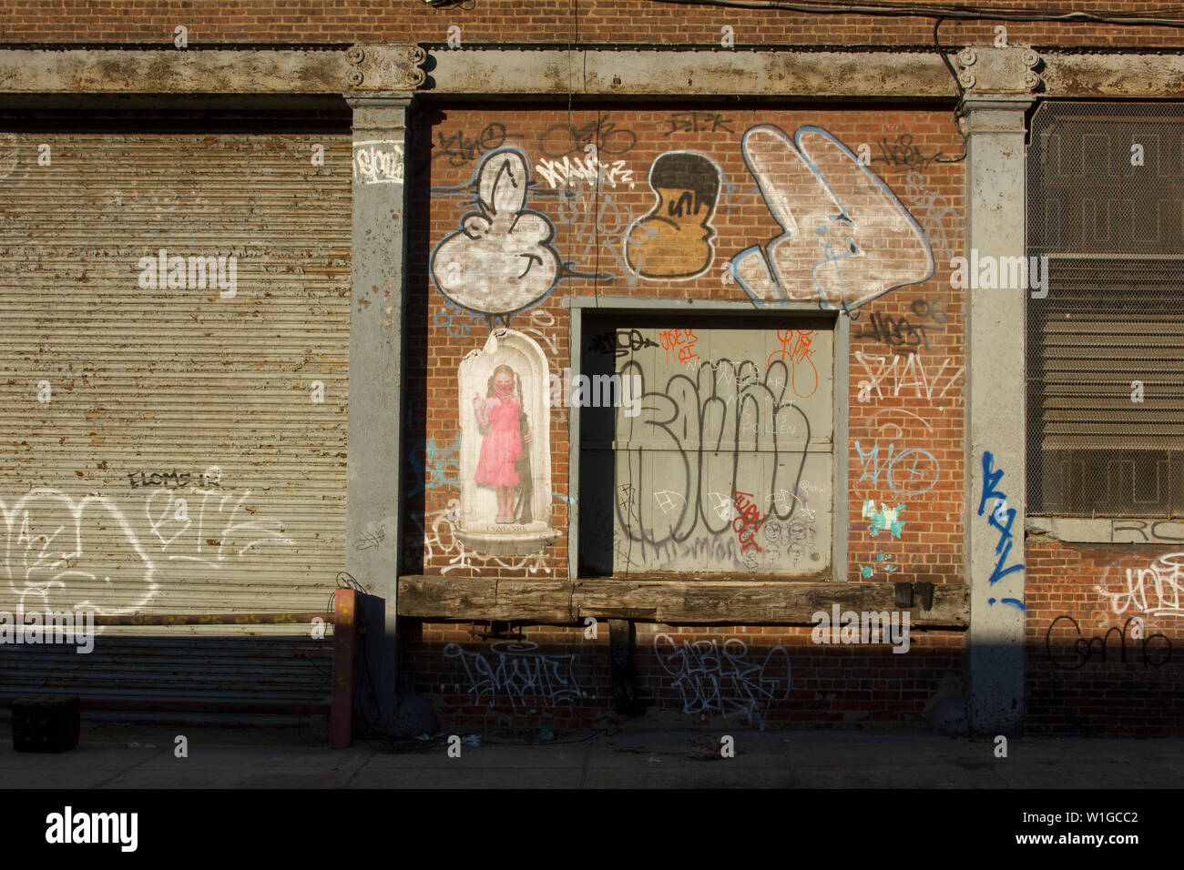 architecture wall building graffiti old Stock Photo - Alamy