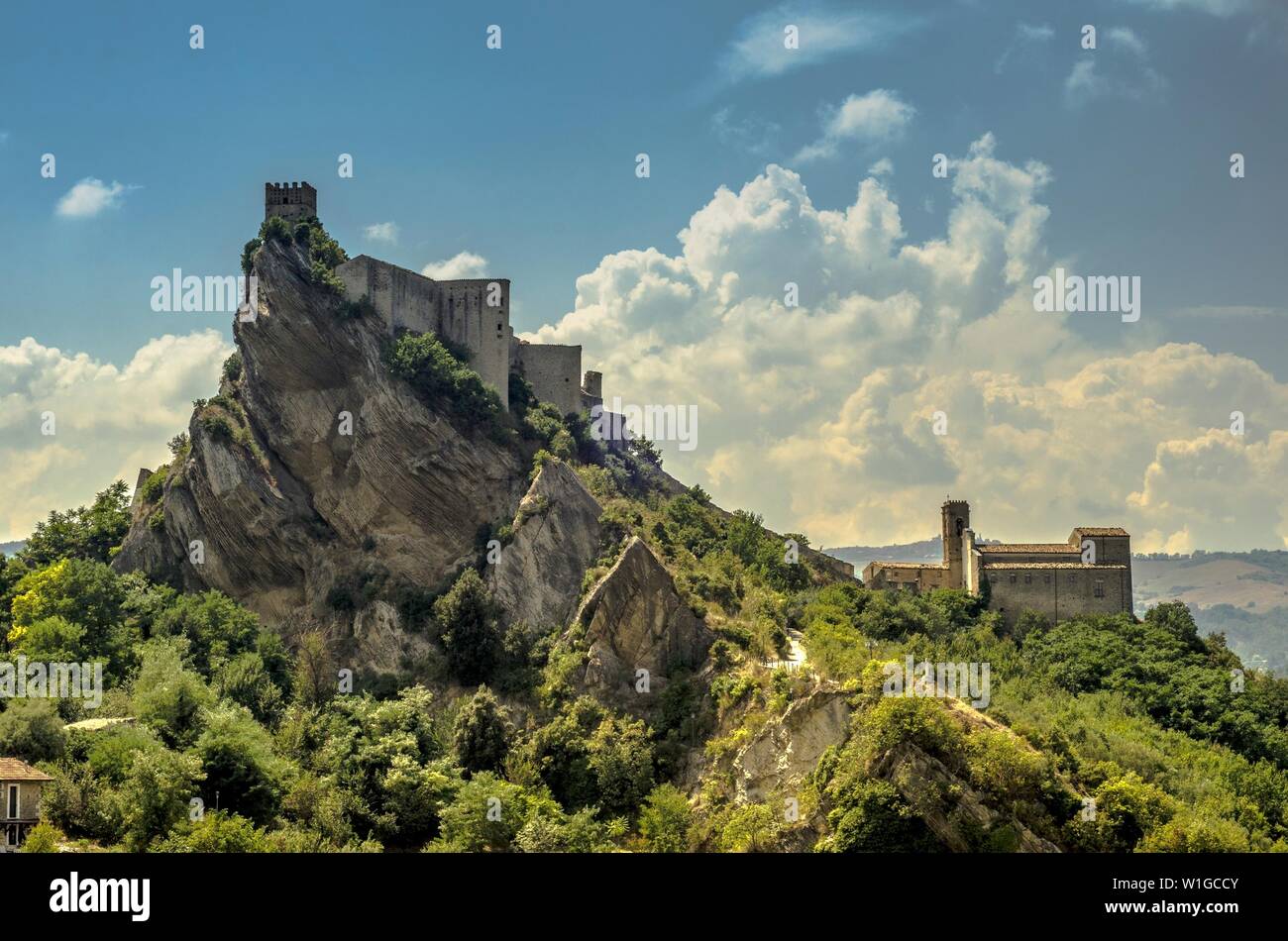 View of the Roccascalegna castle in Abruzzo, Italy Stock Photo - Alamy