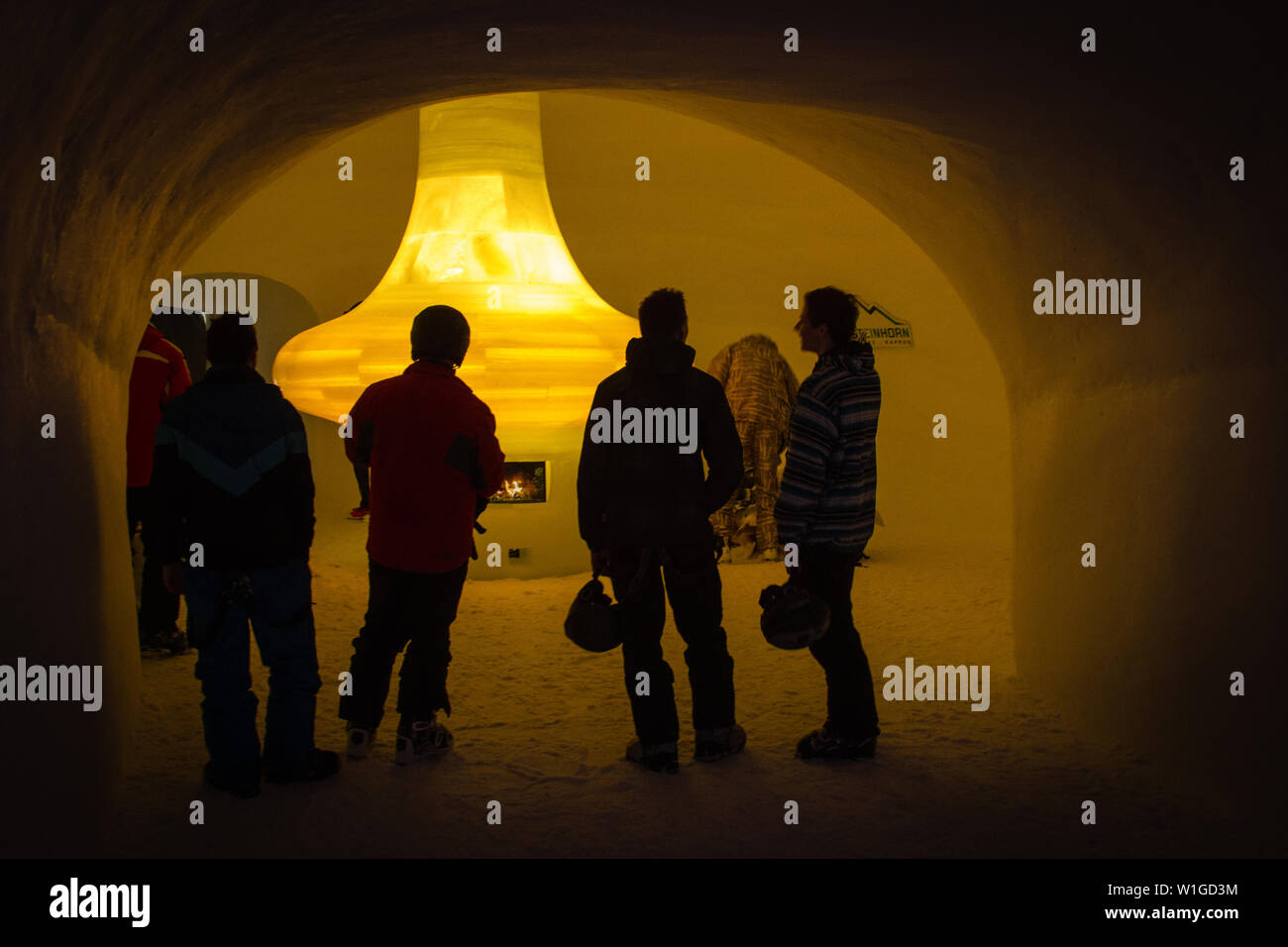 man sunset silhouette light people Stock Photo - Alamy