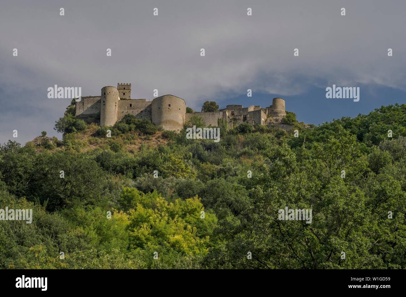 View of the Roccascalegna castle in Abruzzo, Italy Stock Photo - Alamy