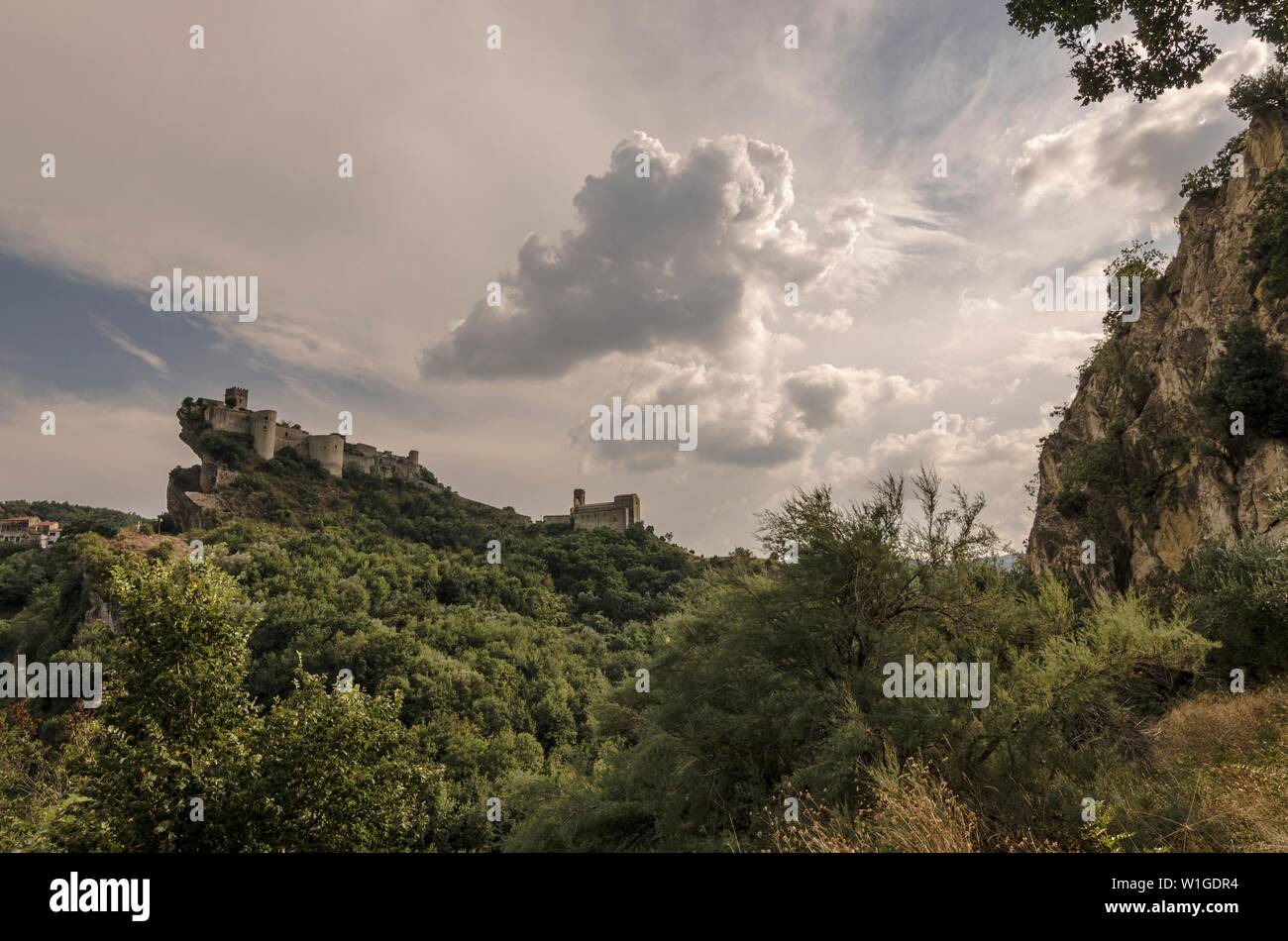 View of the Roccascalegna castle in Abruzzo, Italy Stock Photo - Alamy