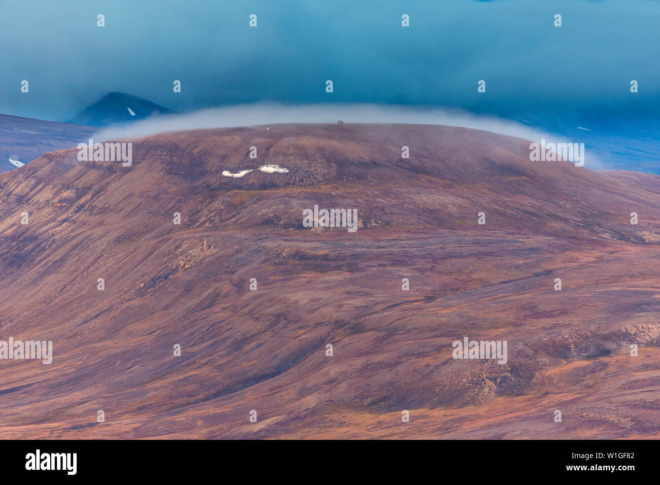 House on tundra hi-res stock photography and images - Alamy
