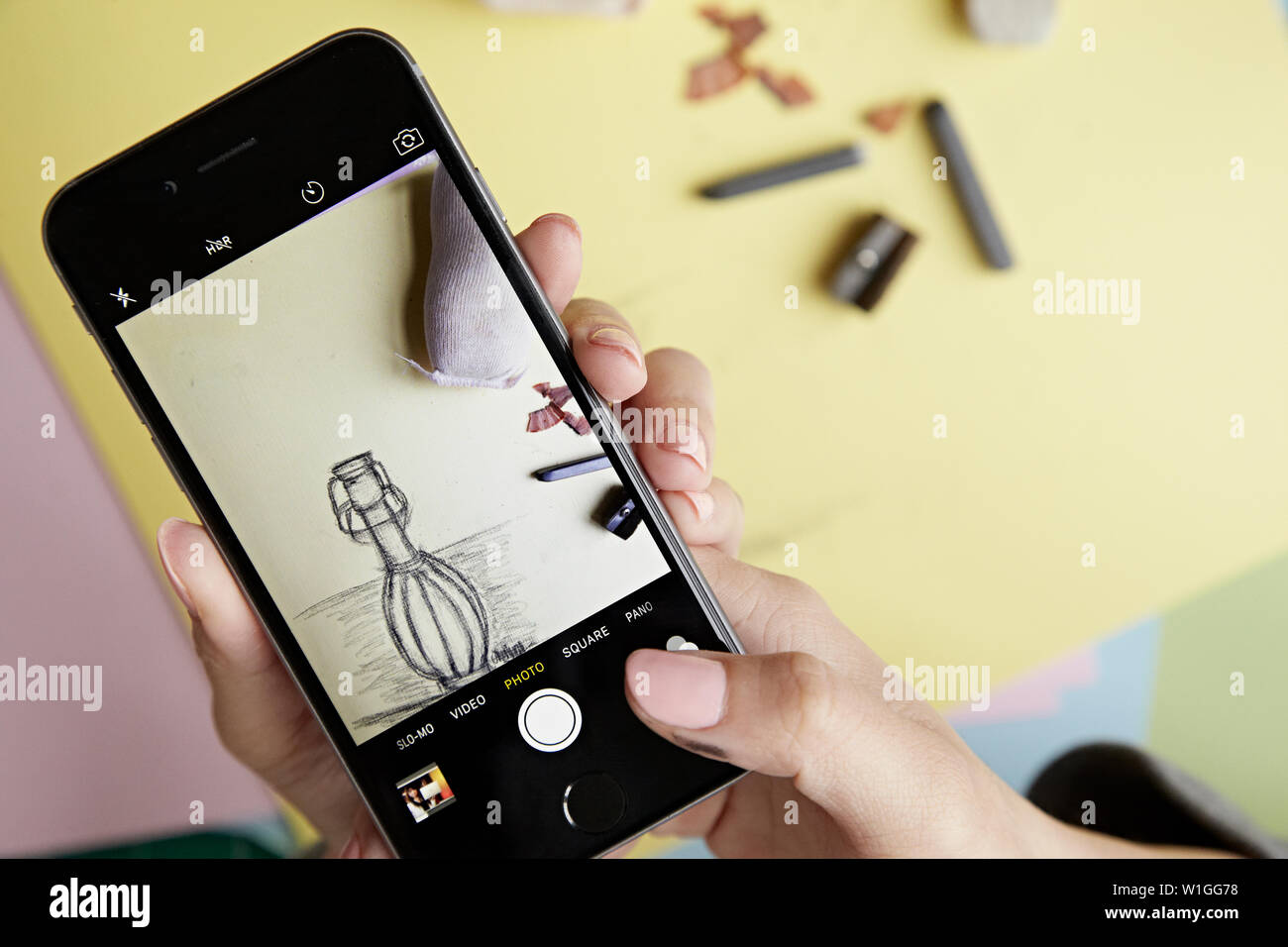 Phone drawing hi-res stock photography and images - Alamy