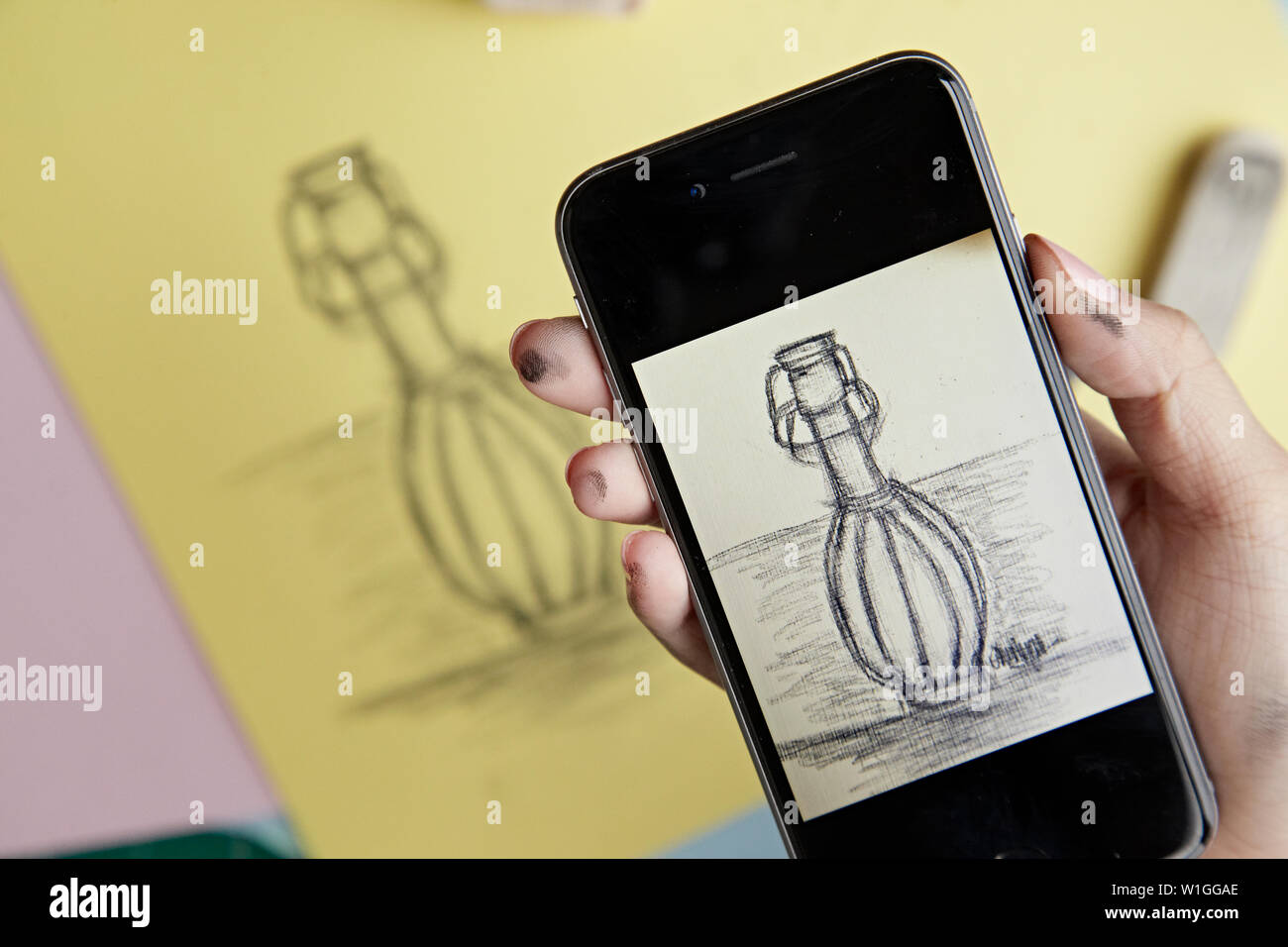 Drawing smartphone hi-res stock photography and images - Alamy