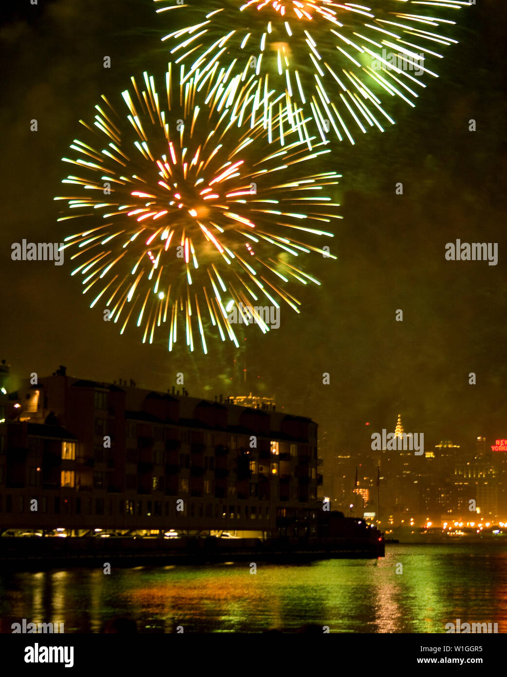 Empire state building fireworks hi-res stock photography and images - Alamy