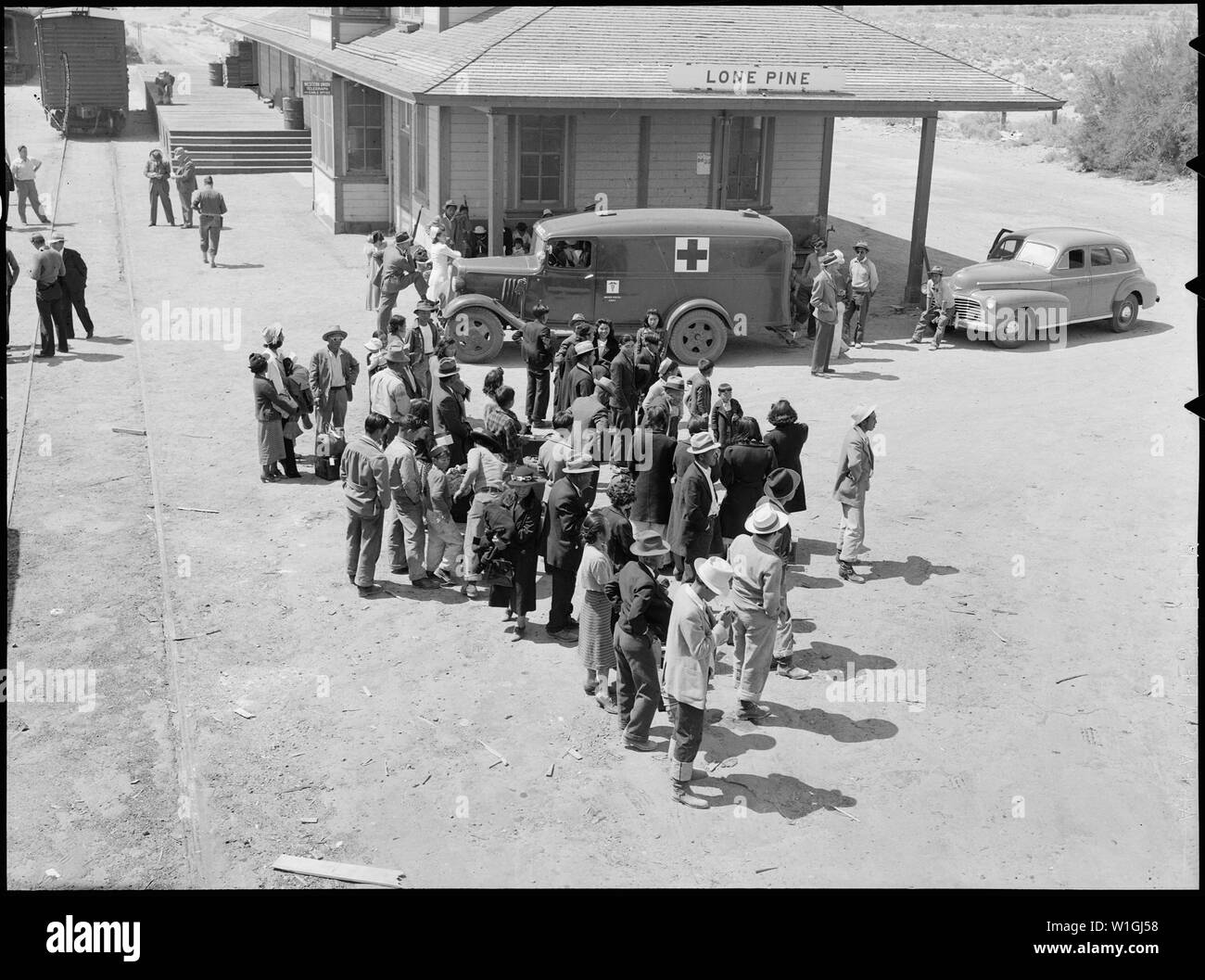 Manzanar Relocation Center, Manzanar, California. Evacuees of Japanese ...