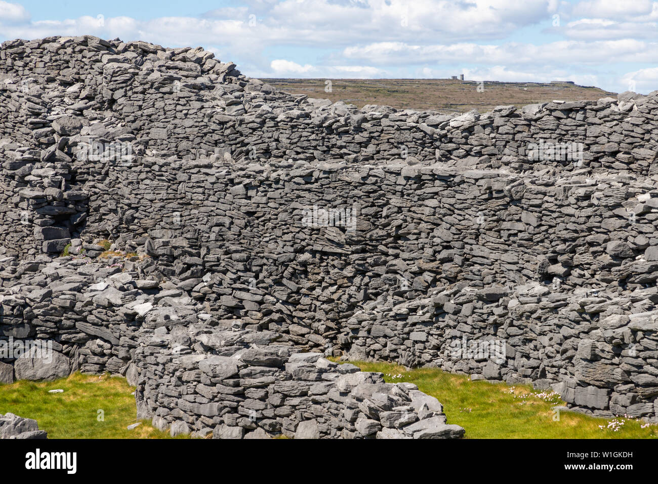Ancient fort inishmore hi-res stock photography and images - Alamy