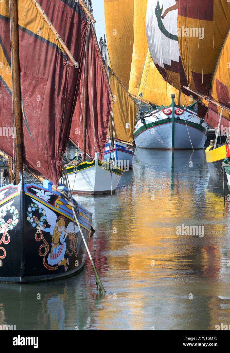 Ancient ships hi-res stock photography and images - Alamy