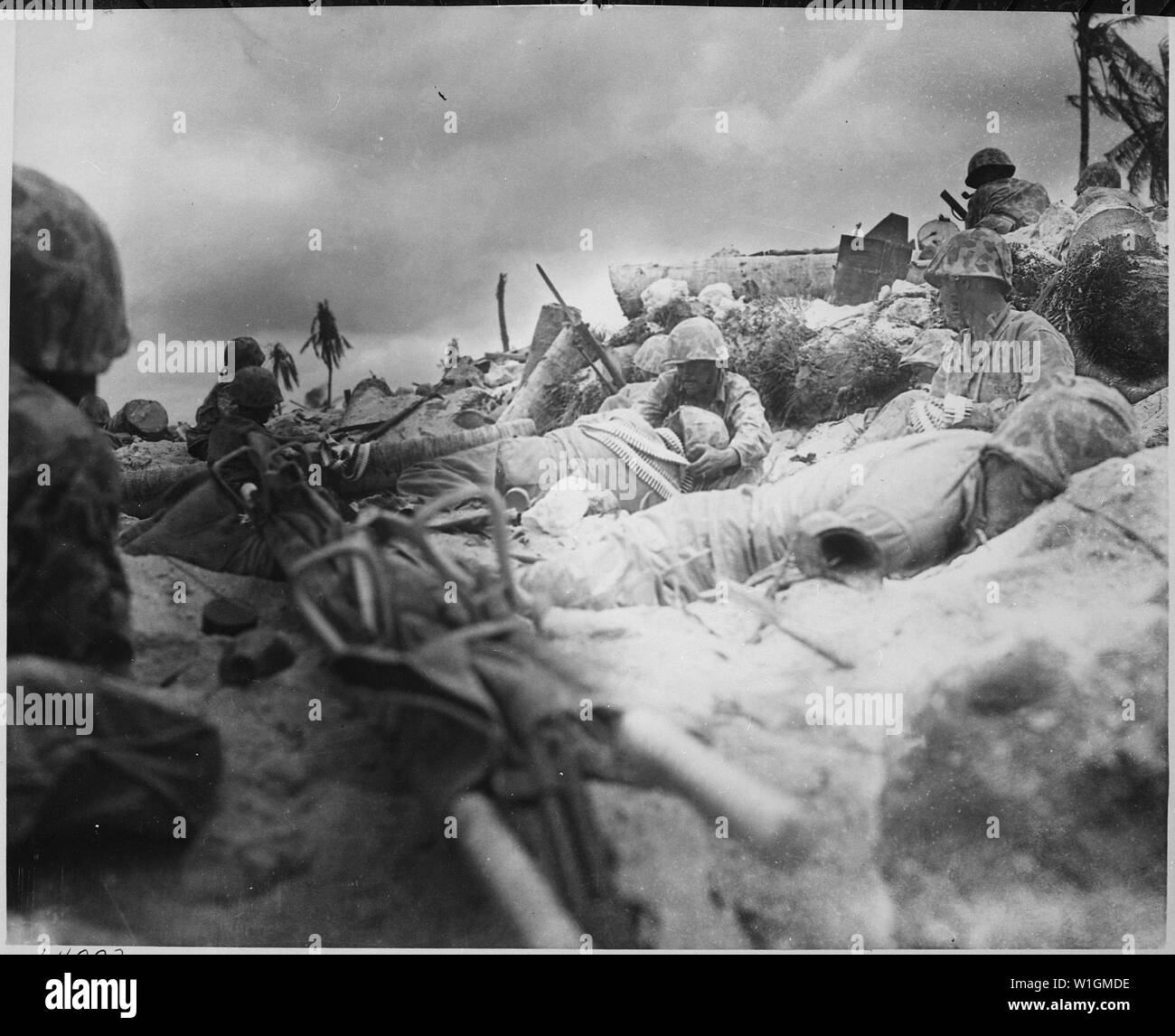 Marines on beach tarawa hi-res stock photography and images - Alamy