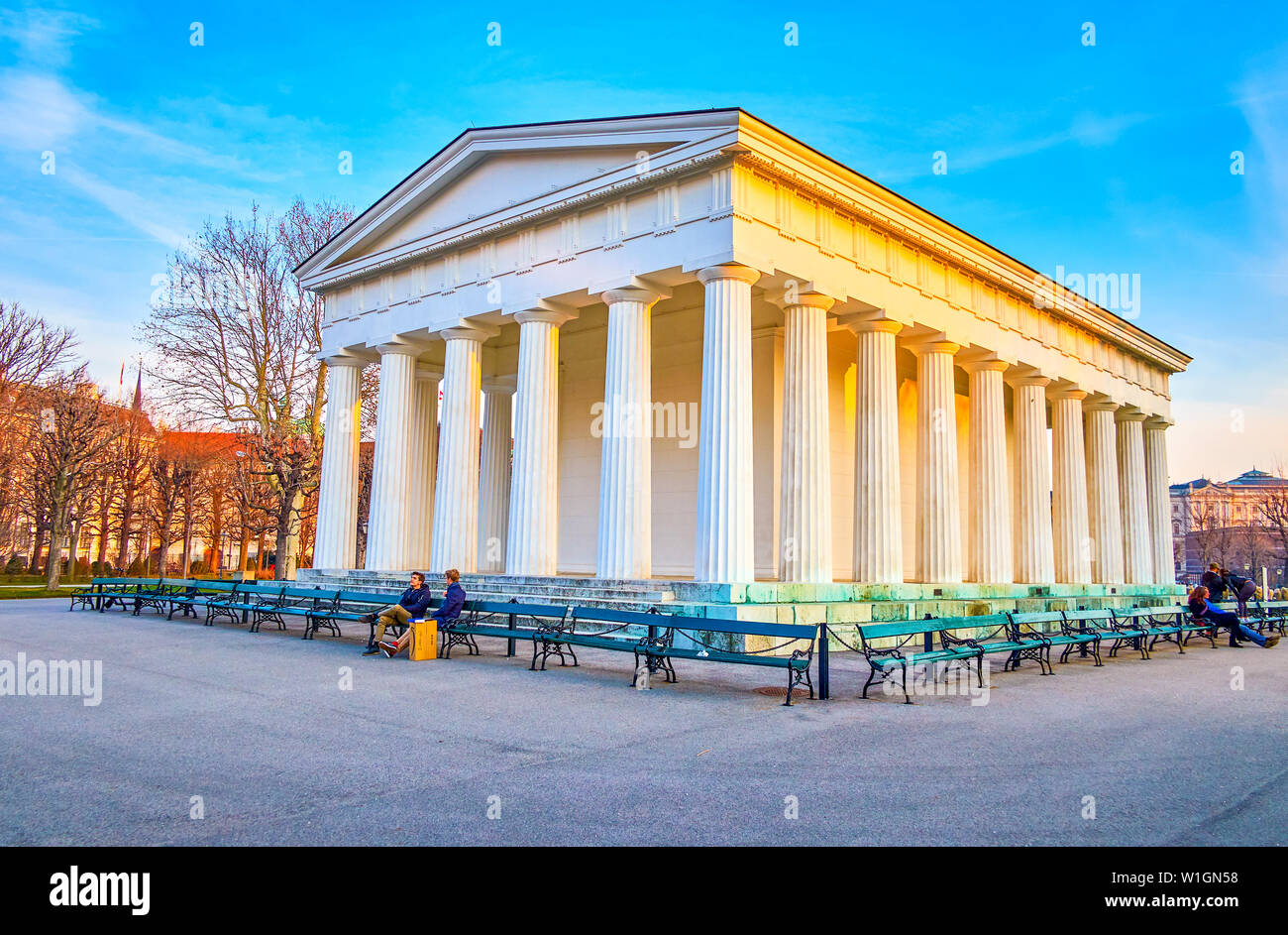 Antique temple hi-res stock photography and images - Alamy