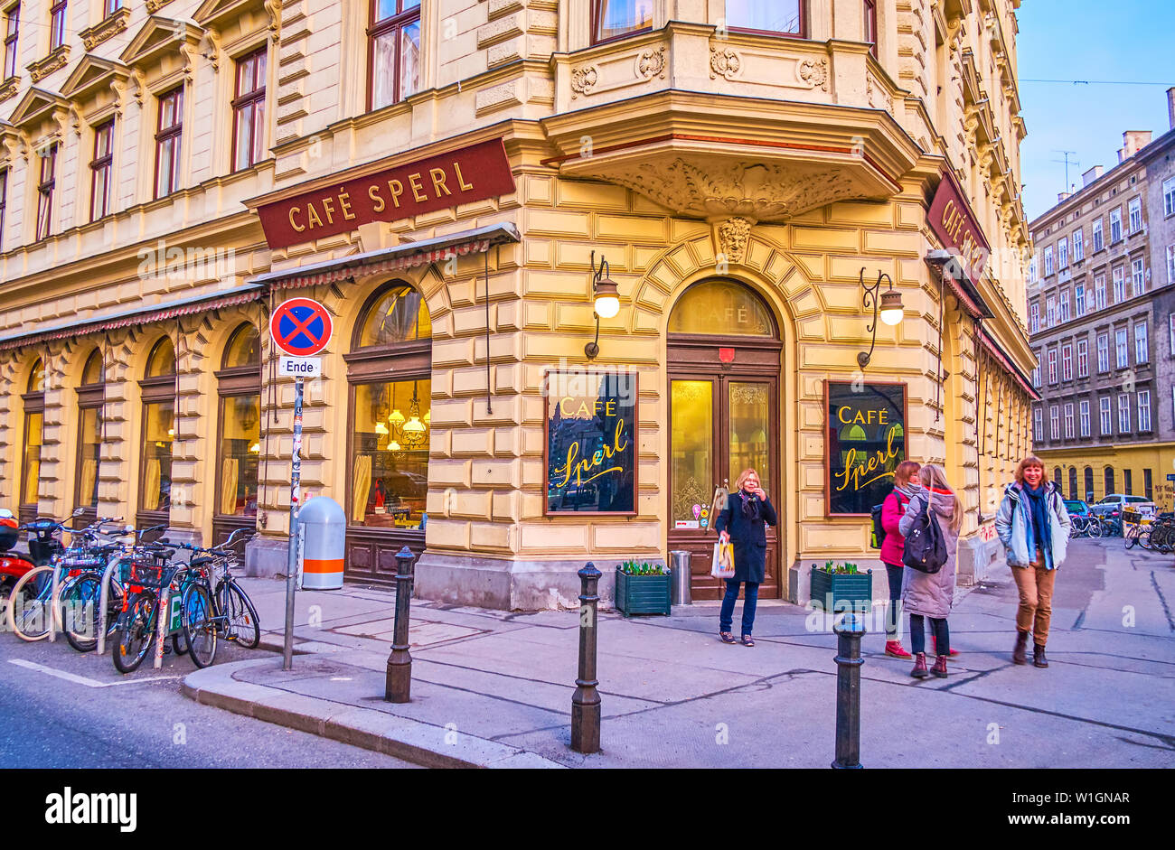 Best restaurant in vienna hi-res stock photography and images - Alamy