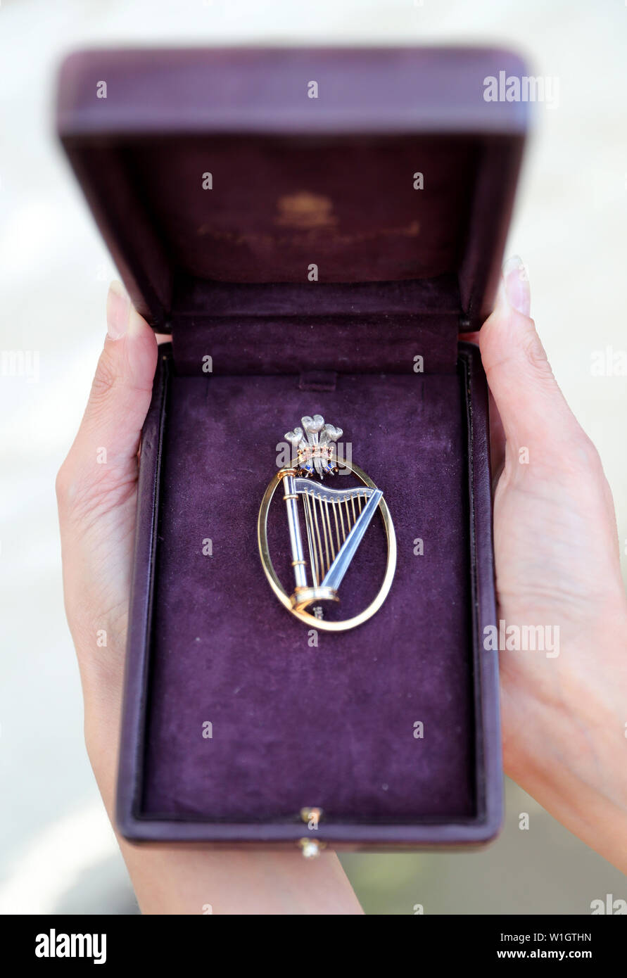 Harpist to the prince of wales hi-res stock photography and images - Alamy