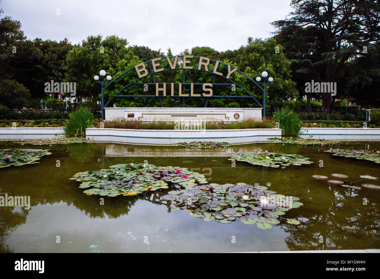 Beverly Hills Sign and fountain, Beverly Hills, Los Angeles, California ...
