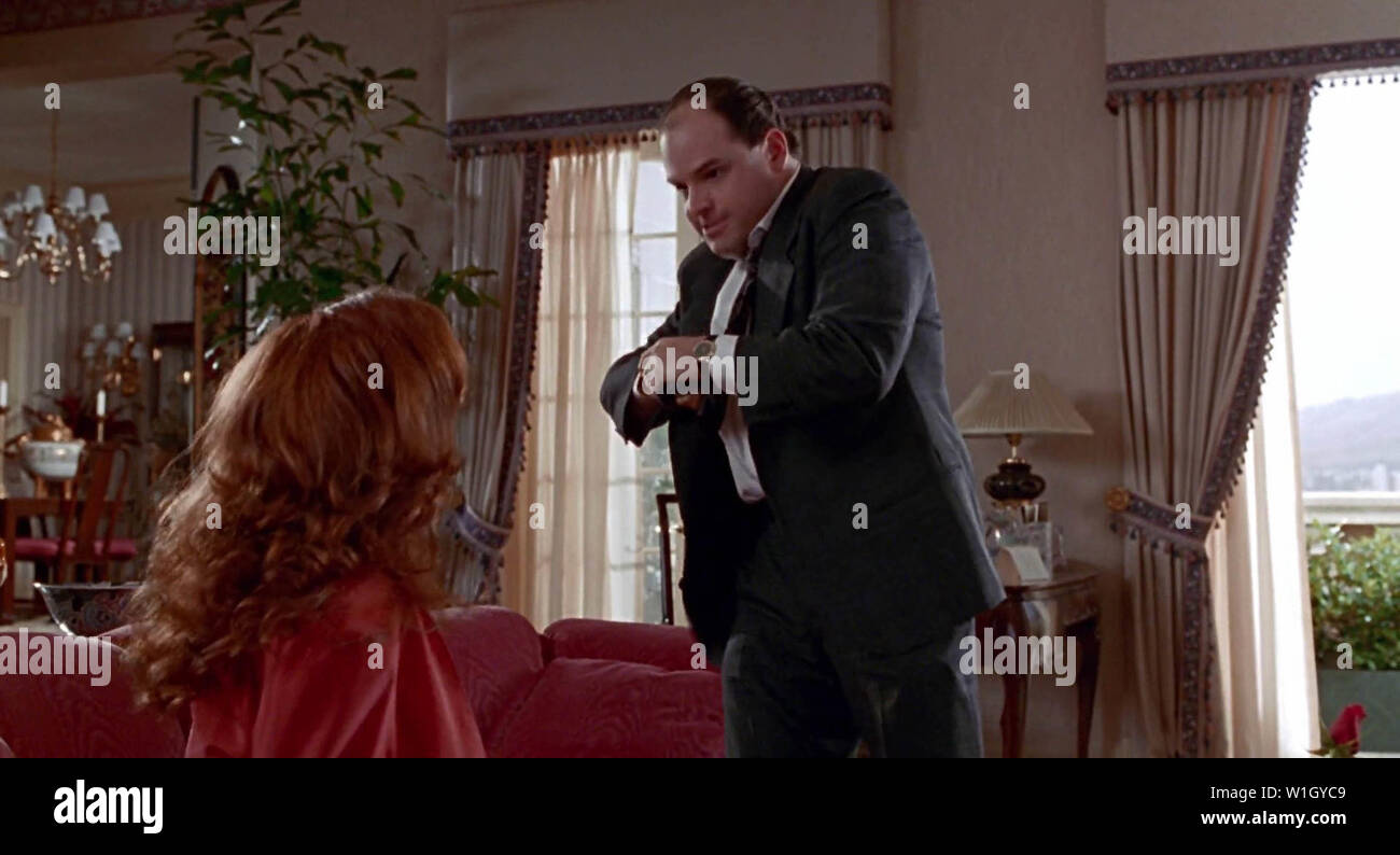 Los Angeles. CA. USA. Jason Alexander and Julia Roberts in © Touchstone film, Pretty Woman (1990 ...