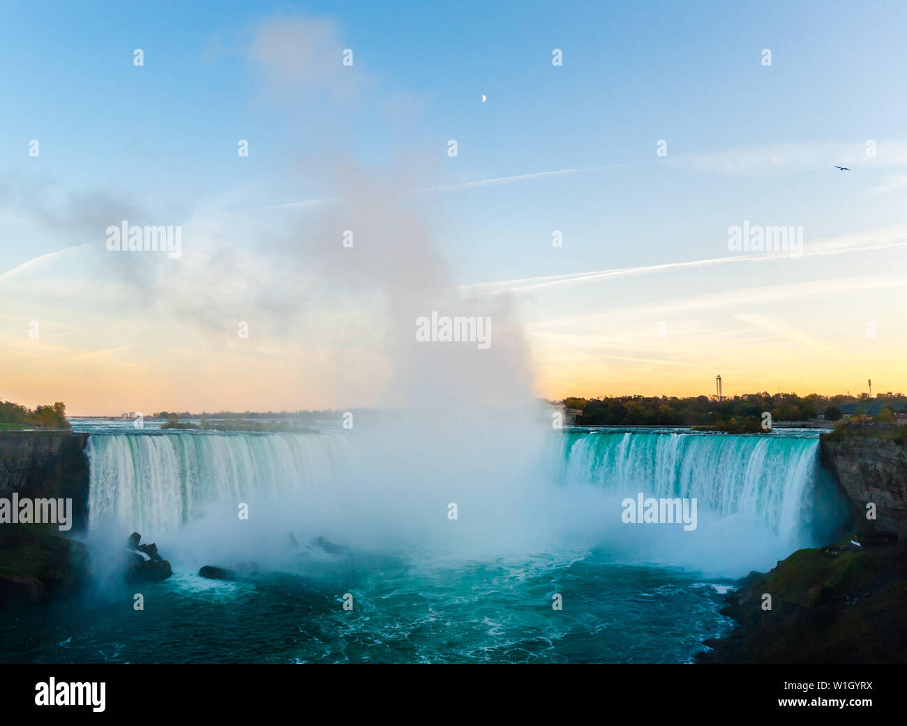 Niagara falls spray hi-res stock photography and images - Alamy