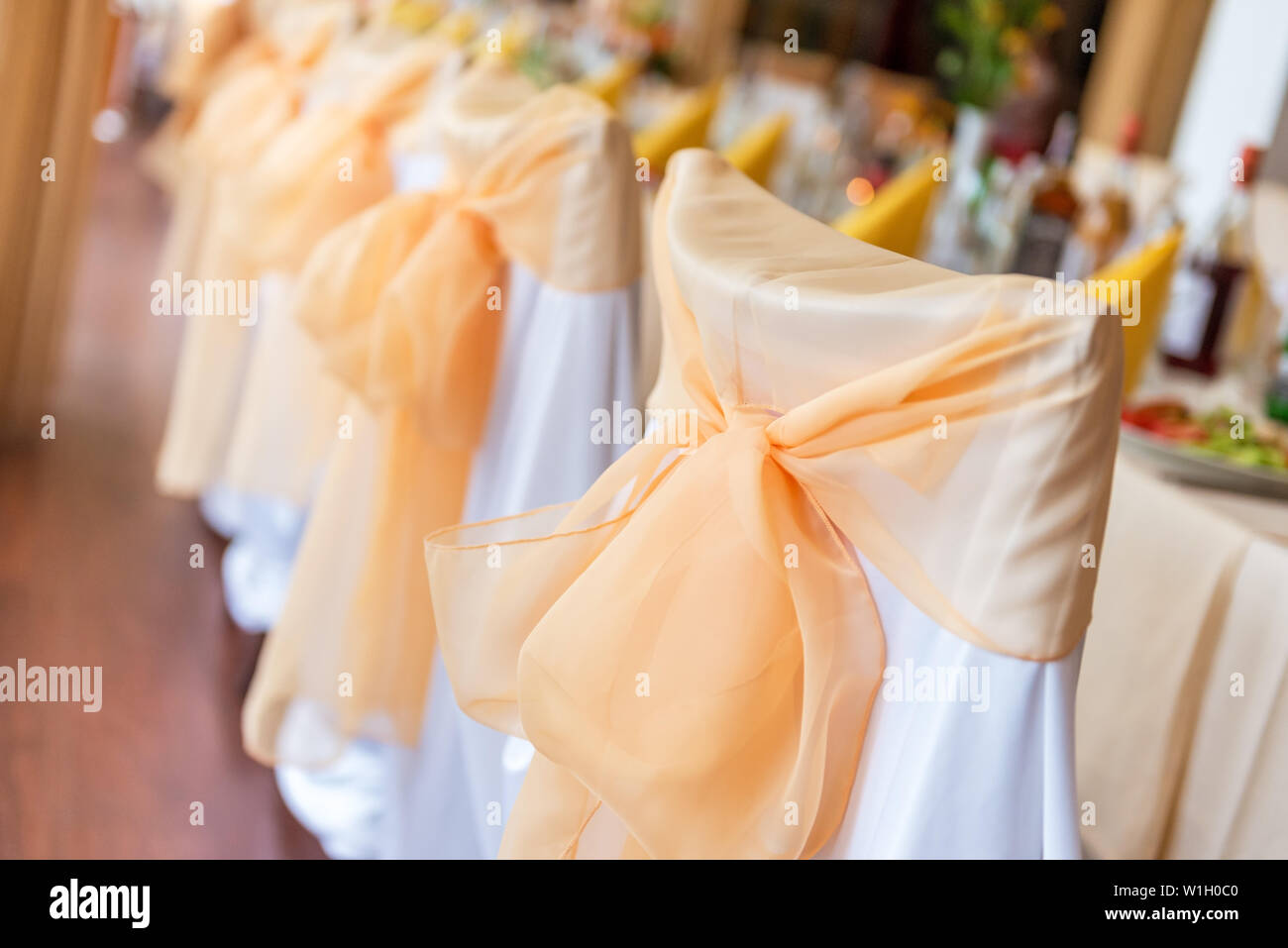 Wedding table light arrangement Stock Photo - Alamy