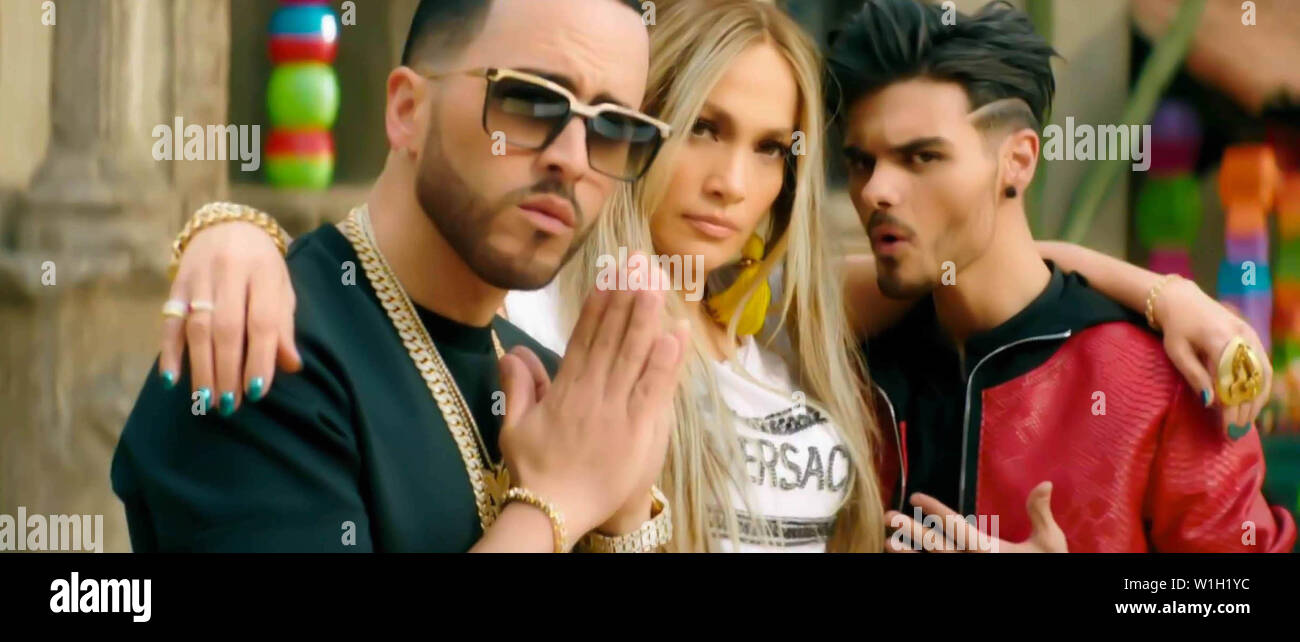 Jennifer Lopez singing in Spanish with Abraham Mateo and Yandel in the ...