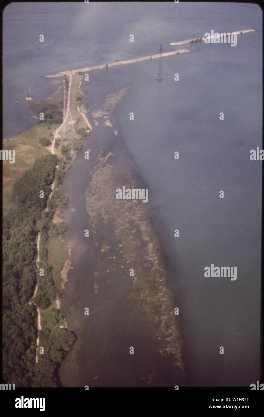 NIAGARA RIVER, AT GRAND ISLE ACROSS FROM NORTH TONOWANDA SHOWS WATER ...