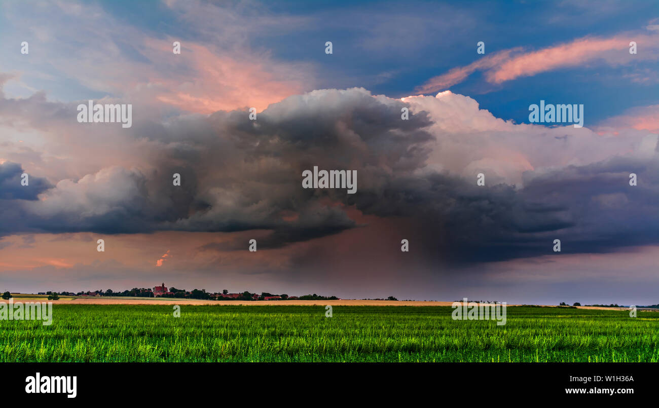 Dramatic weather storm hi-res stock photography and images - Alamy