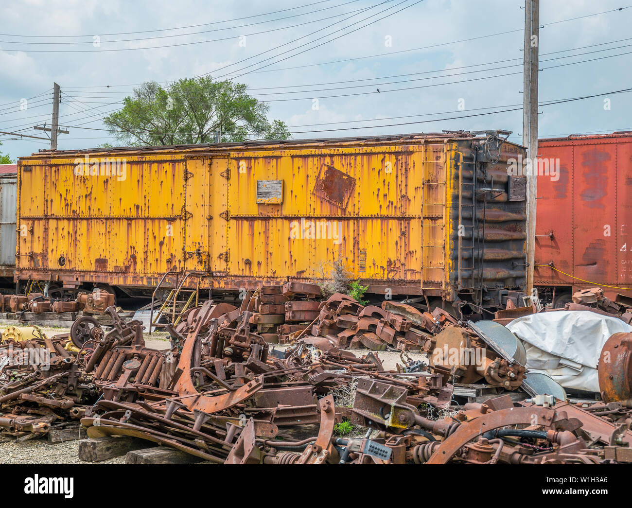 Abandoned boxcar hi-res stock photography and images - Alamy
