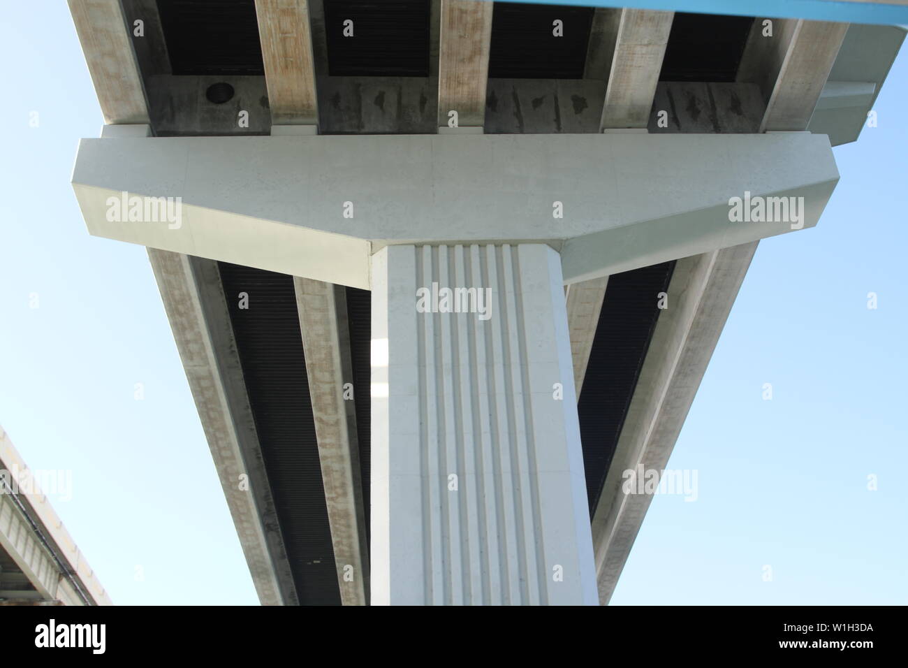 Pillar concrete under construction hi-res stock photography and images ...