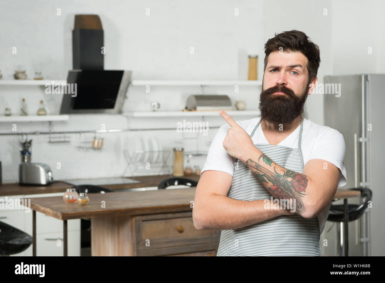 Welcome to his master class in culinary school. Happy master cook ...