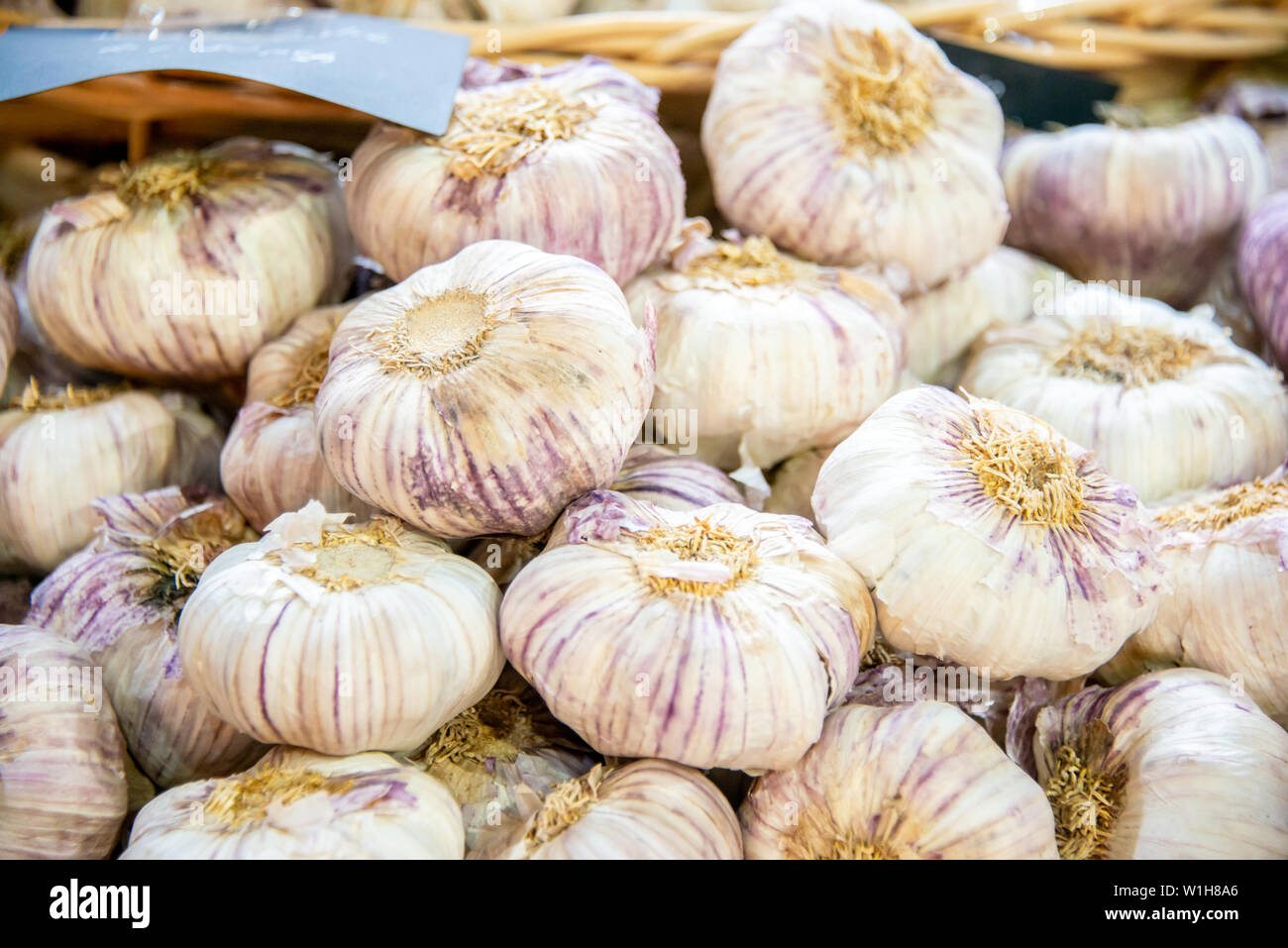 Garlic at the market display stall Stock Photo - Alamy
