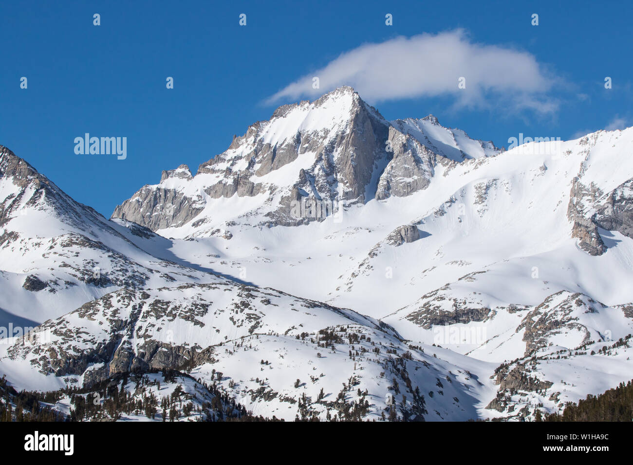 Snow covered mountains in the Eastern Sierra Nevada mountain range of ...