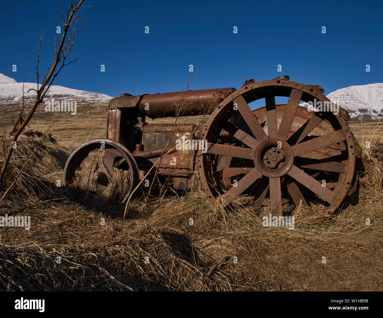 Old Rusty Tractor Stock Photos & Old Rusty Tractor Stock Images - Alamy