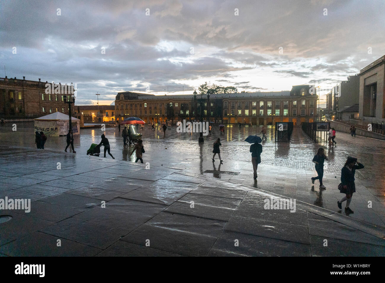 Rainy day in downtown hi-res stock photography and images - Alamy