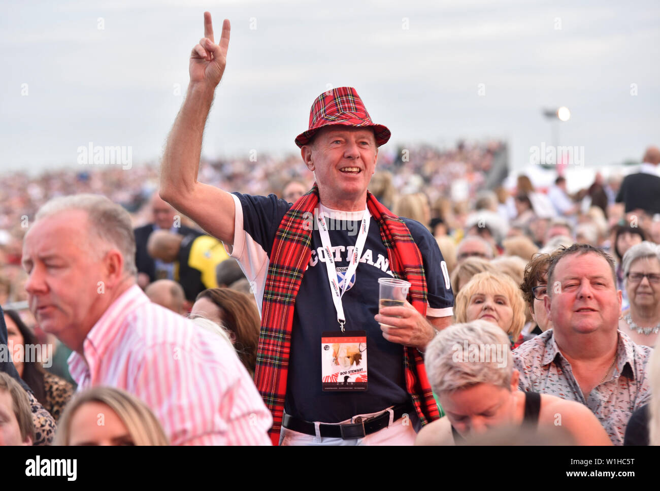 Rod stewart fans hi-res stock photography and images - Alamy