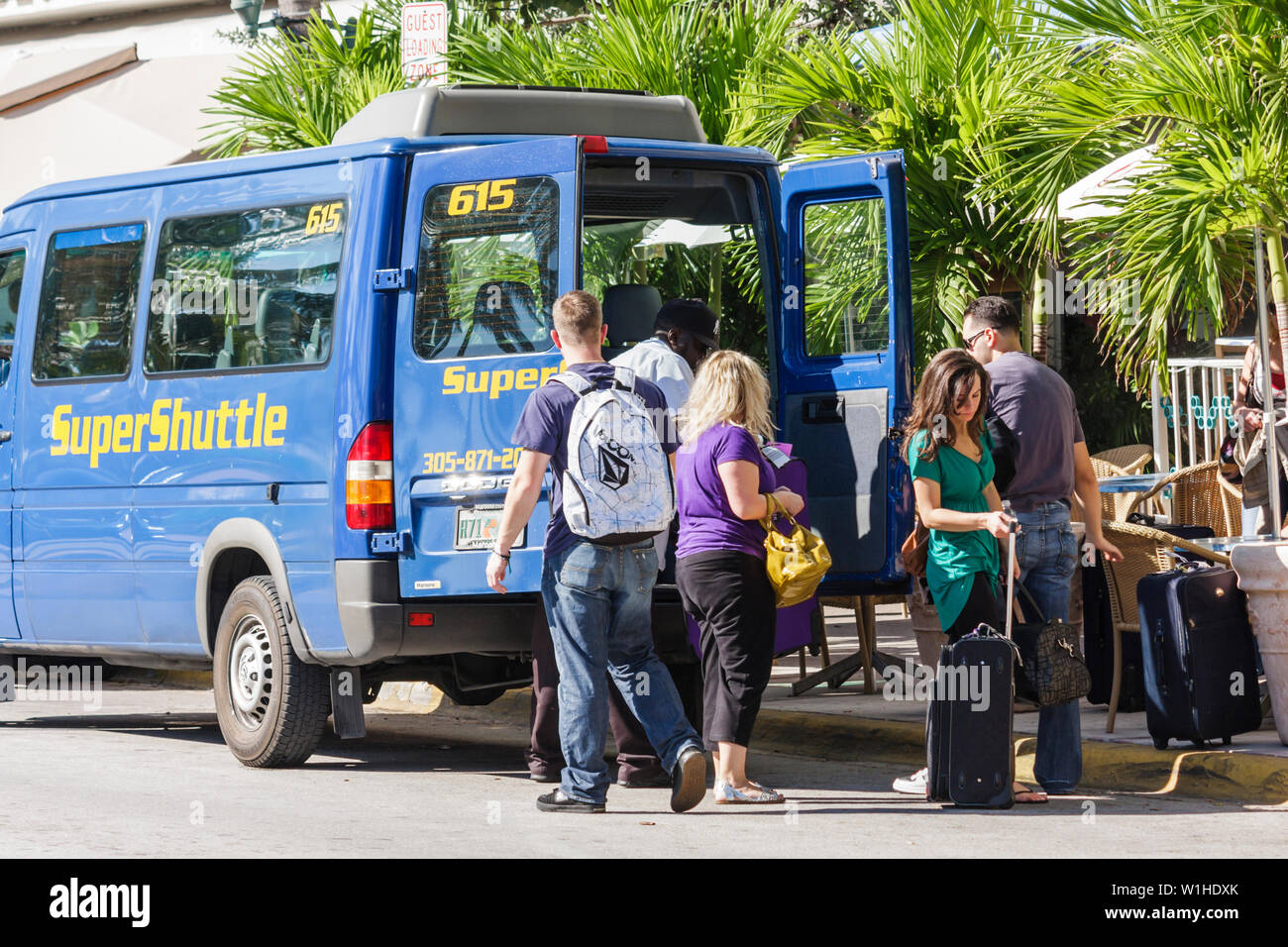 Airport shuttle van hi-res stock photography and images - Alamy