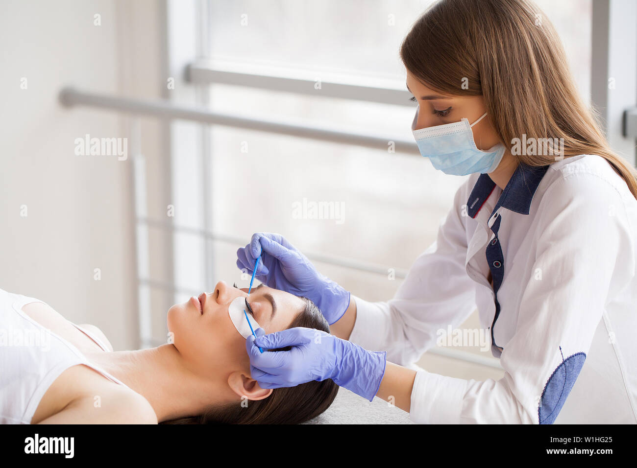 Eyelashes extensions. Fake Eyelashes. Eyelash Extension Procedure ...