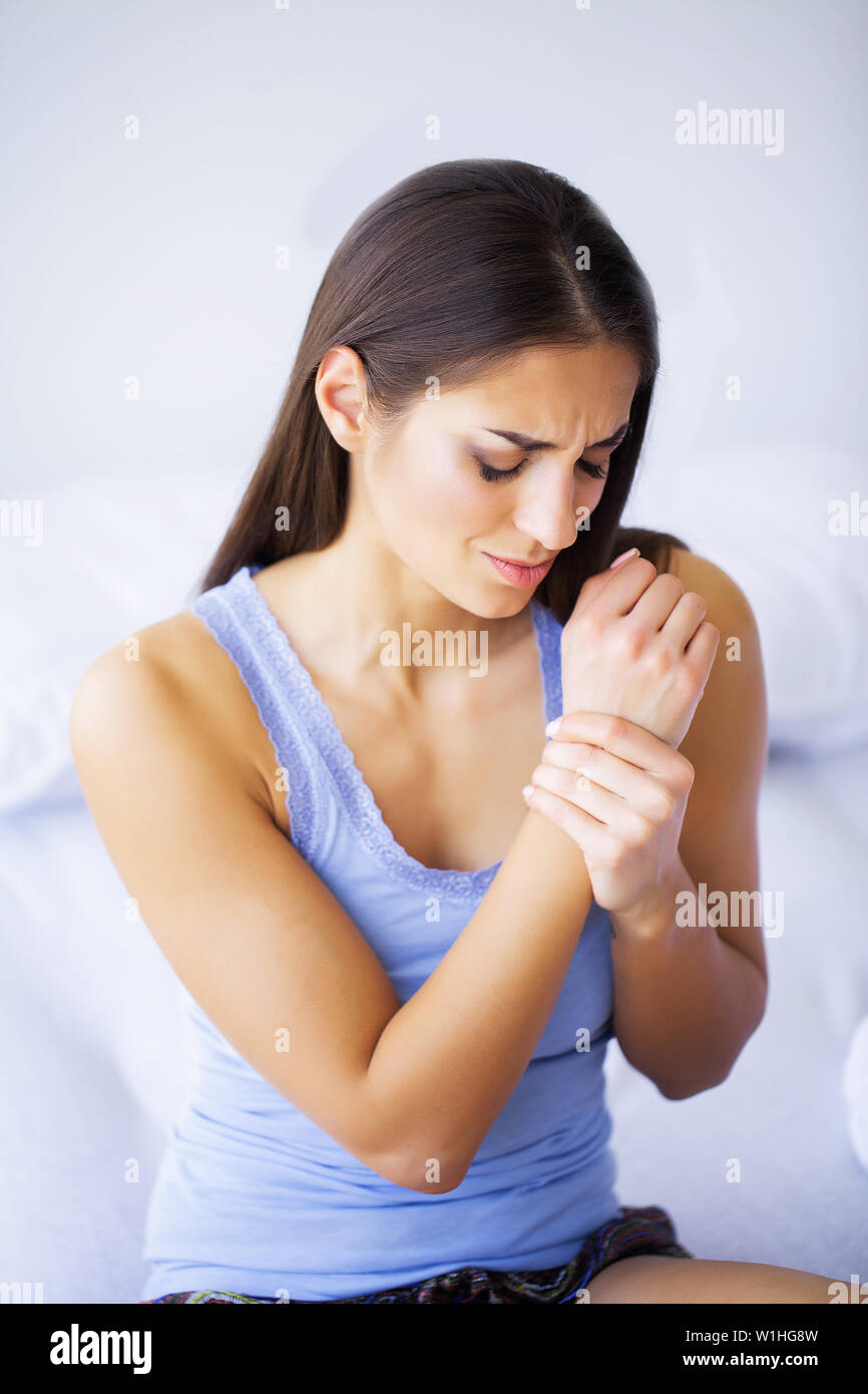 Arms Pain. Beautiful Woman Body Feeling Pain In Shoulders Stock Photo ...
