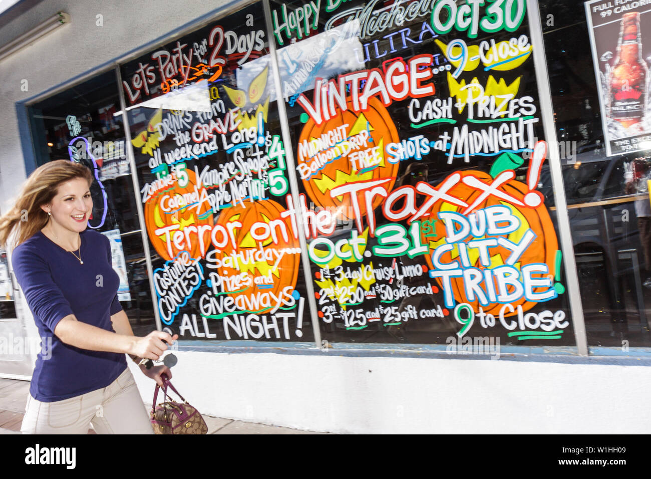 Group walking from pub hi-res stock photography and images - Alamy