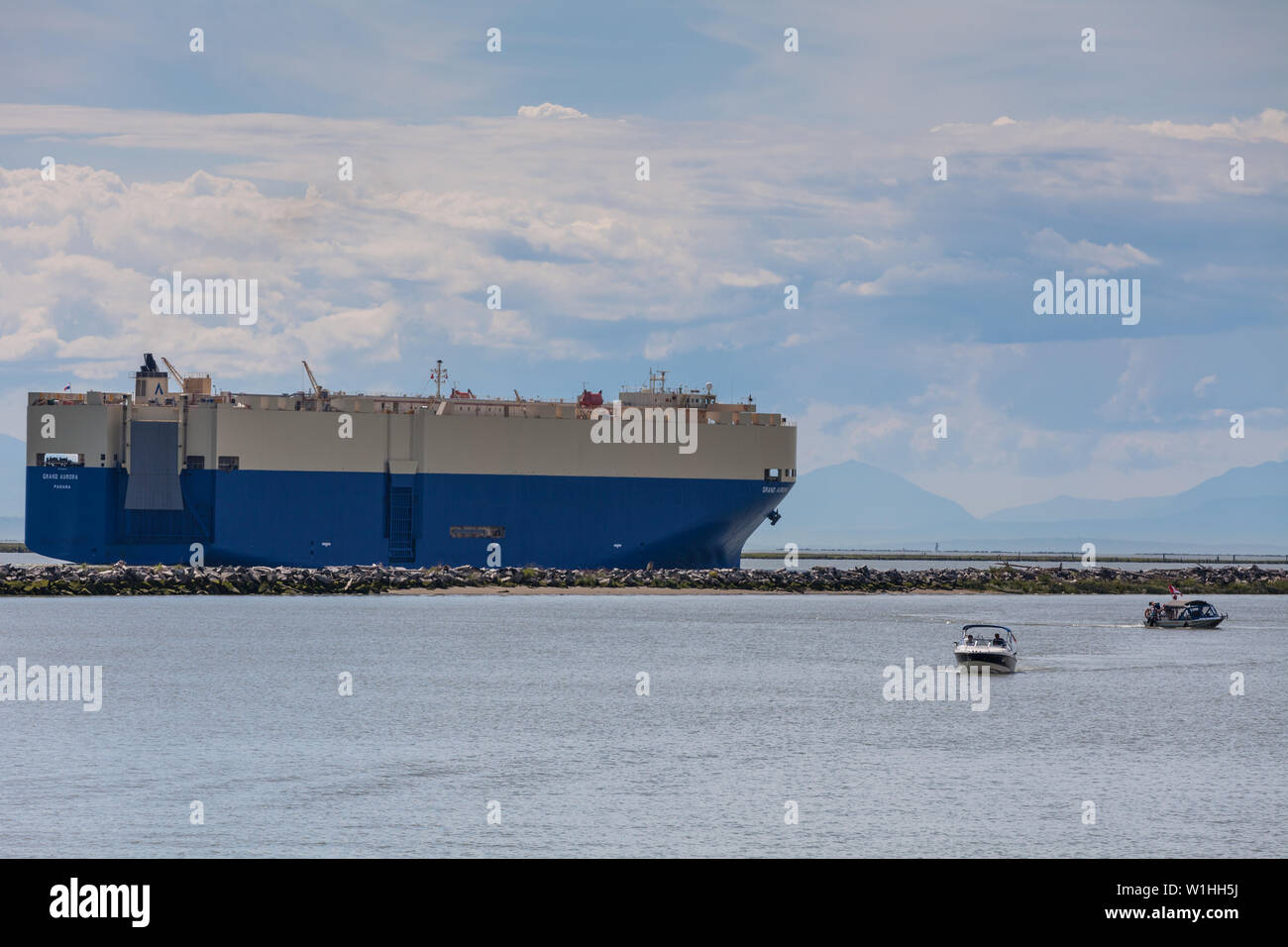 Car transporter cargo ship hi-res stock photography and images - Alamy