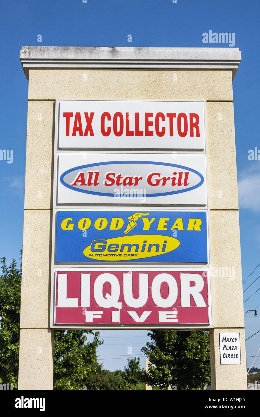 Plaza strip mall hi-res stock photography and images - Alamy